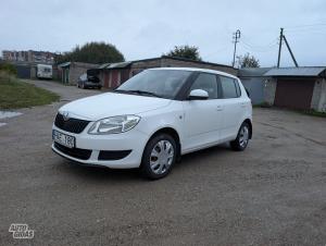 White Skoda Fabia 2014 in Klaipeda, with an engine capacity of 1.60 L and mileage of 267 thousand km for 1450 €, photo  on AUTOMOTO.COM.LV