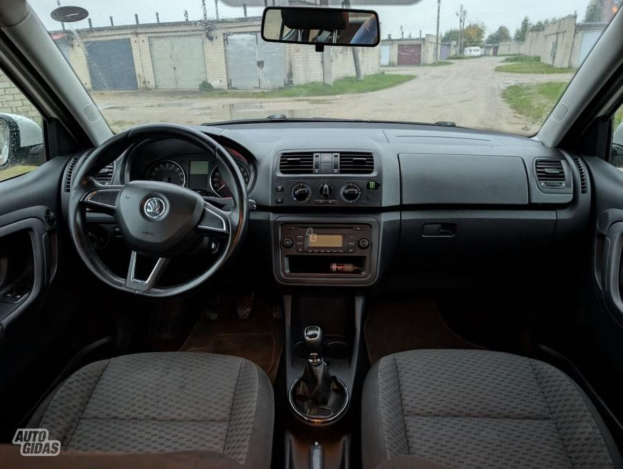 White Skoda Fabia 2014 in Klaipeda, with an engine capacity of 1.60 L and mileage of 267 thousand km for 1450 €, photo 10 on AUTOMOTO.COM.LV
