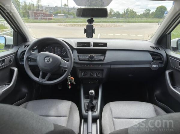 White Skoda Fabia 2015 in Riga, with an engine capacity of 1.20 L and mileage of 68 thousand km for 7000 €, photo 3 on AUTOMOTO.COM.LV