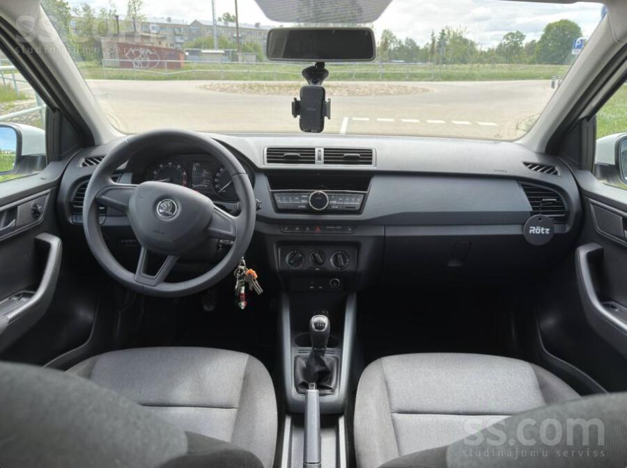 Balts Skoda Fabia 2015 Rīga, ar dzinēja tilpumu 1.20 L un nobraukumu 68 tūkst. km par 7000 €, foto 4 vietnē AUTOMOTO.COM.LV