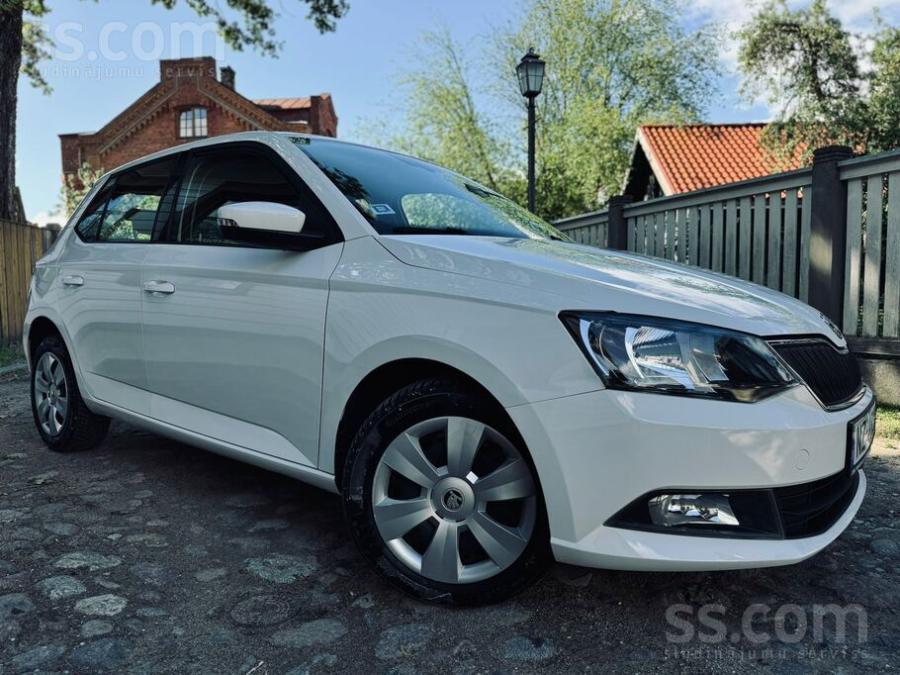 White Skoda Fabia 2016 in Cesis, with an engine capacity of 1.40 L and mileage of 0 thousand km for 5900 €, photo 2 on AUTOMOTO.COM.LV