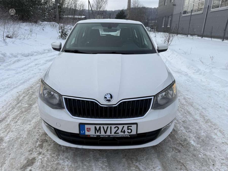 White Skoda Fabia 2016 in Vilnius, with an engine capacity of 1.42 L and mileage of 210 thousand km for 3900 €, photo 2 on AUTOMOTO.COM.LV