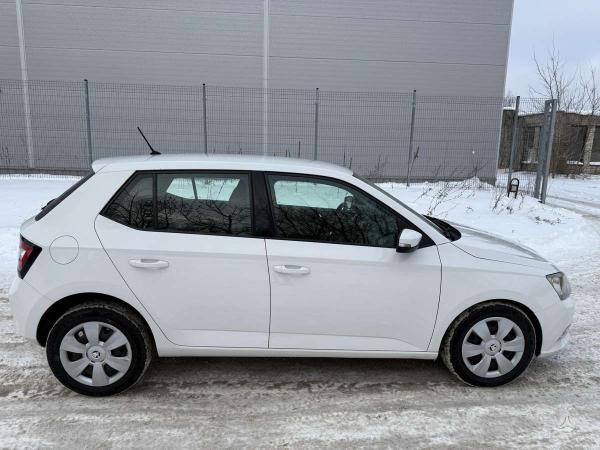 Balts Skoda Fabia 2016 Viļņa, ar dzinēja tilpumu 1.42 L un nobraukumu 210 tūkst. km par 3900 €, foto 4 vietnē AUTOMOTO.COM.LV