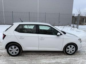 White Skoda Fabia 2016 in Vilnius, with an engine capacity of 1.42 L and mileage of 210 thousand km for 3900 €, photo 4 on AUTOMOTO.COM.LV