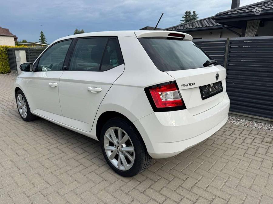 Balts Skoda Fabia 2016 Jurbarkas, ar dzinēja tilpumu 1.42 L un nobraukumu 46 tūkst. km par 6500 €, foto 3 vietnē AUTOMOTO.COM.LV