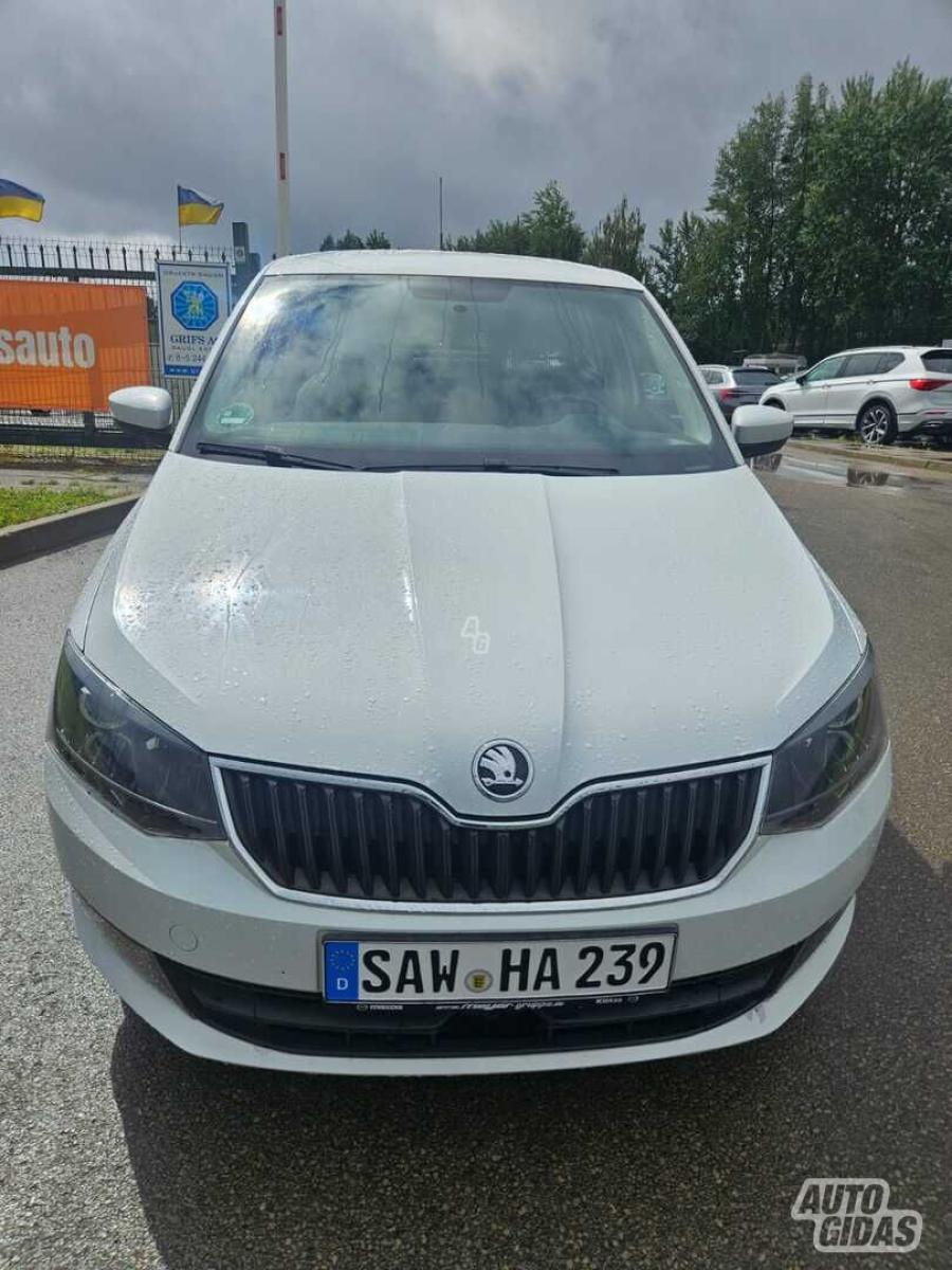 White Skoda Fabia 2016 in Kaunas, with an engine capacity of 1.00 L and mileage of 210 thousand km for 4850 €, photo 4 on AUTOMOTO.COM.LV