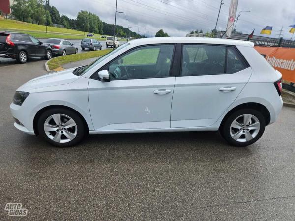 White Skoda Fabia 2016 in Kaunas, with an engine capacity of 1.00 L and mileage of 210 thousand km for 4850 €, photo 4 on AUTOMOTO.COM.LV