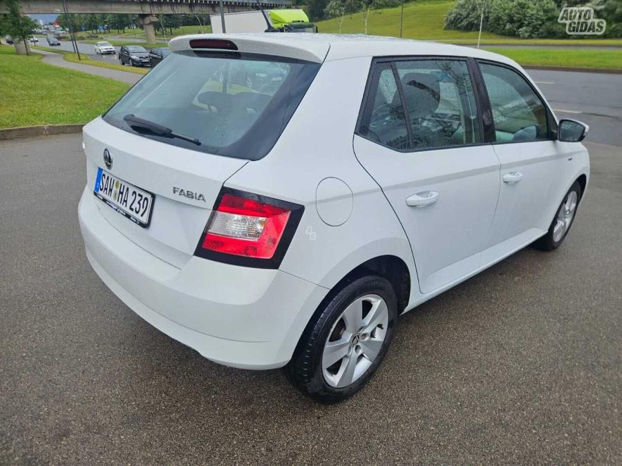 White Skoda Fabia 2016 in Kaunas, with an engine capacity of 1.00 L and mileage of 210 thousand km for 4850 €, photo 8 on AUTOMOTO.COM.LV