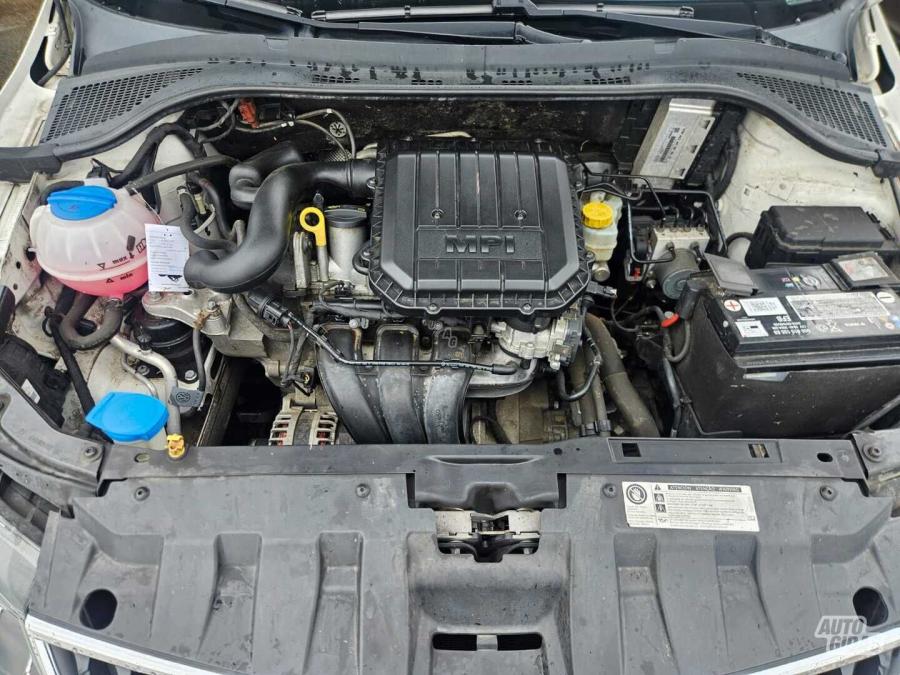 White Skoda Fabia 2016 in Kaunas, with an engine capacity of 1.00 L and mileage of 210 thousand km for 4850 €, photo 13 on AUTOMOTO.COM.LV
