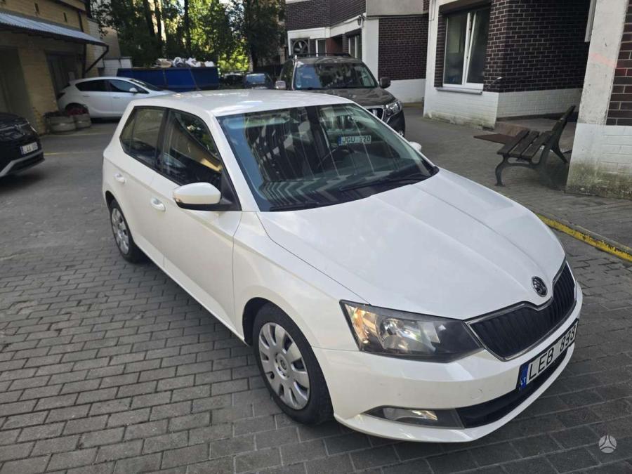 White Skoda Fabia 2016 in Vilnius, with an engine capacity of 1.40 L and mileage of 239 thousand km for 4800 €, photo 3 on AUTOMOTO.COM.LV
