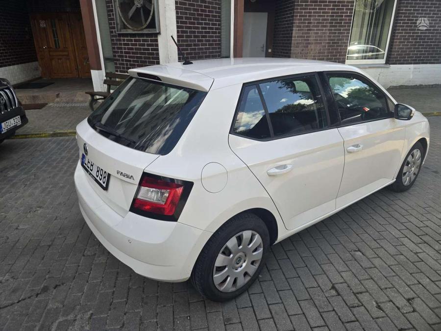 White Skoda Fabia 2016 in Vilnius, with an engine capacity of 1.40 L and mileage of 239 thousand km for 4800 €, photo 4 on AUTOMOTO.COM.LV