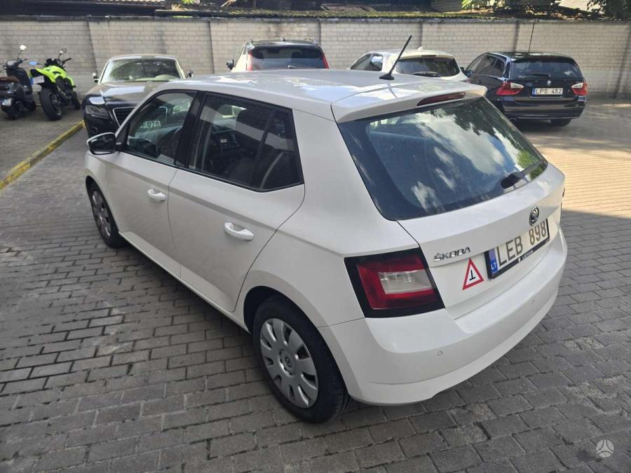 White Skoda Fabia 2016 in Vilnius, with an engine capacity of 1.40 L and mileage of 239 thousand km for 4800 €, photo 5 on AUTOMOTO.COM.LV