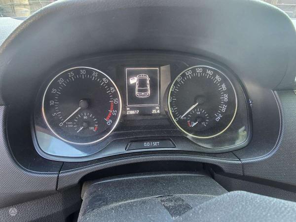 Balts Skoda Fabia 2016 Viļņa, ar dzinēja tilpumu 1.40 L un nobraukumu 239 tūkst. km par 4800 €, foto 5 vietnē AUTOMOTO.COM.LV