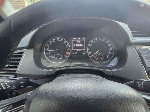 Balts Skoda Fabia 2016 Viļņa, ar dzinēja tilpumu 1.40 L un nobraukumu 239 tūkst. km par 4800 €, foto 7 vietnē AUTOMOTO.COM.LV