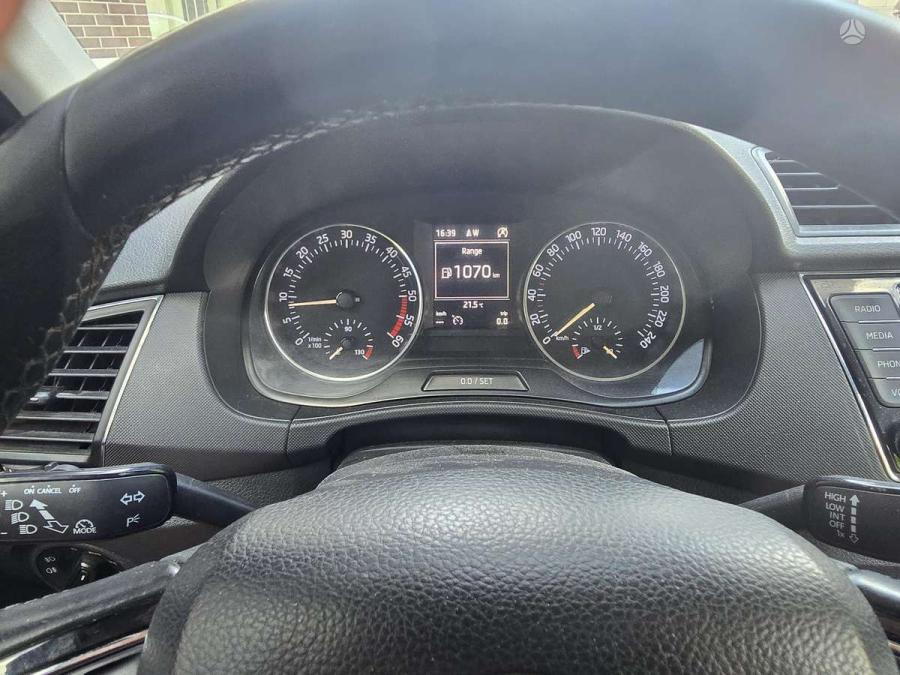 White Skoda Fabia 2016 in Vilnius, with an engine capacity of 1.40 L and mileage of 239 thousand km for 4800 €, photo 8 on AUTOMOTO.COM.LV