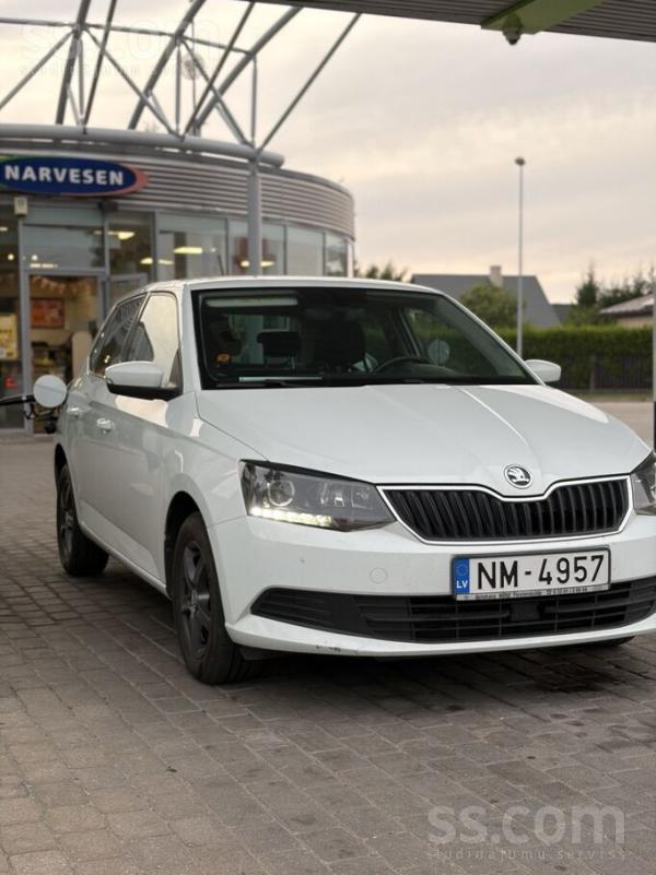 Skoda Fabia 2016 JÅ«rmala vietnÄ Balts Skoda Fabia 2016 JÅ«rmala, ar dzinÄja tilpumu 1.40 L un nobraukumu 180 tÅ«kst. km par 5350 ā¬, foto 3 vietnÄ AUTOMOTO.COM.LV