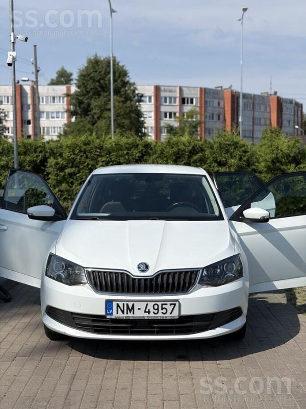 Skoda Fabia 2016 JÅ«rmala vietnÄ Balts Skoda Fabia 2016 JÅ«rmala, ar dzinÄja tilpumu 1.40 L un nobraukumu 180 tÅ«kst. km par 5350 ā¬, foto 4 vietnÄ AUTOMOTO.COM.LV