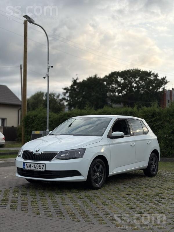Skoda Fabia 2016 JÅ«rmala vietnÄ Balts Skoda Fabia 2016 JÅ«rmala, ar dzinÄja tilpumu 1.40 L un nobraukumu 180 tÅ«kst. km par 5350 ā¬, foto 5 vietnÄ AUTOMOTO.COM.LV