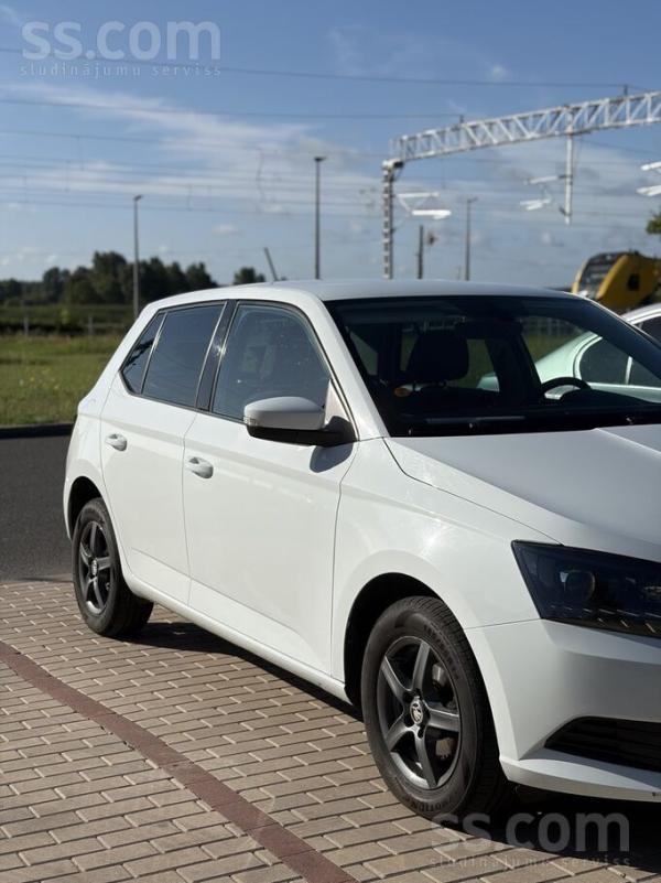 Skoda Fabia 2016 JÅ«rmala vietnÄ Balts Skoda Fabia 2016 JÅ«rmala, ar dzinÄja tilpumu 1.40 L un nobraukumu 180 tÅ«kst. km par 5350 ā¬, foto 8 vietnÄ AUTOMOTO.COM.LV