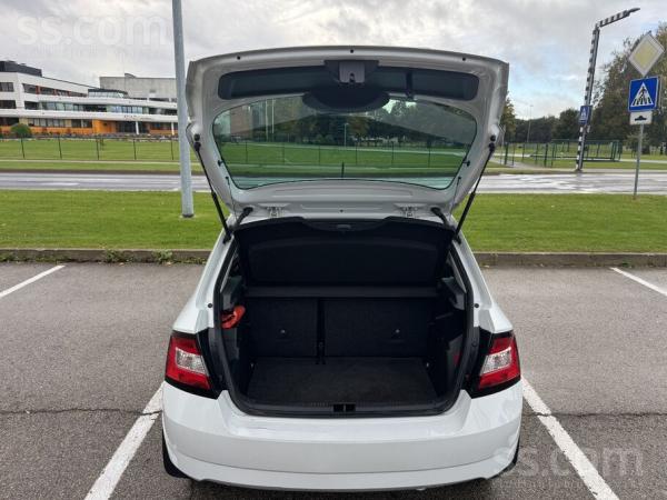 Skoda Fabia 2016 Rīga vietnē Balts Skoda Fabia 2016 Rīga, ar dzinēja tilpumu 1.20 L un nobraukumu 149 tūkst. km par 4900 €, foto 9 vietnē AUTOMOTO.COM.LV