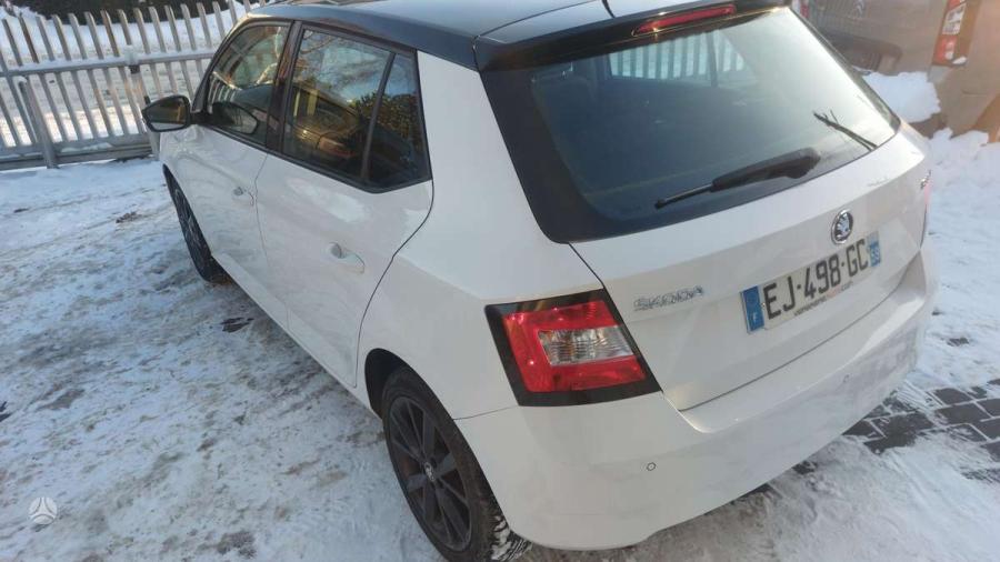 White Skoda Fabia 2017 in Kaunas, with an engine capacity of 1.42 L and mileage of 160 thousand km for 5300 €, photo 2 on AUTOMOTO.COM.LV