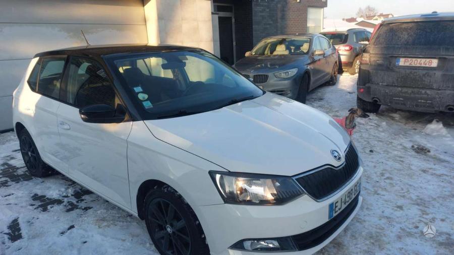 White Skoda Fabia 2017 in Kaunas, with an engine capacity of 1.42 L and mileage of 160 thousand km for 5300 €, photo 3 on AUTOMOTO.COM.LV