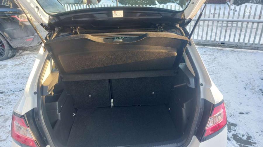 White Skoda Fabia 2017 in Kaunas, with an engine capacity of 1.42 L and mileage of 160 thousand km for 5300 €, photo 5 on AUTOMOTO.COM.LV