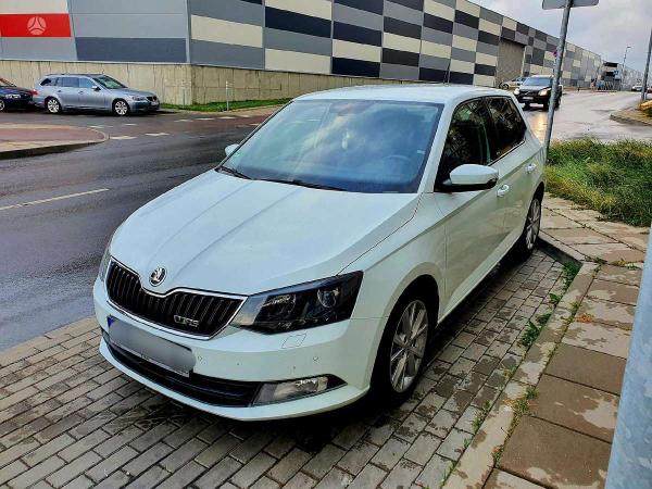 White Skoda Fabia 2017 in Vilnius, with an engine capacity of 1.42 L and mileage of 244 thousand km for 5989 €, photo 1 on AUTOMOTO.COM.LV