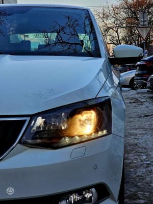 White Skoda Fabia 2017 in Vilnius, with an engine capacity of 1.42 L and mileage of 244 thousand km for 5989 €, photo 2 on AUTOMOTO.COM.LV