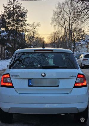 White Skoda Fabia 2017 in Vilnius, with an engine capacity of 1.42 L and mileage of 244 thousand km for 5989 €, photo 3 on AUTOMOTO.COM.LV