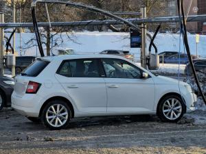White Skoda Fabia 2017 in Vilnius, with an engine capacity of 1.42 L and mileage of 244 thousand km for 5989 €, photo 13 on AUTOMOTO.COM.LV