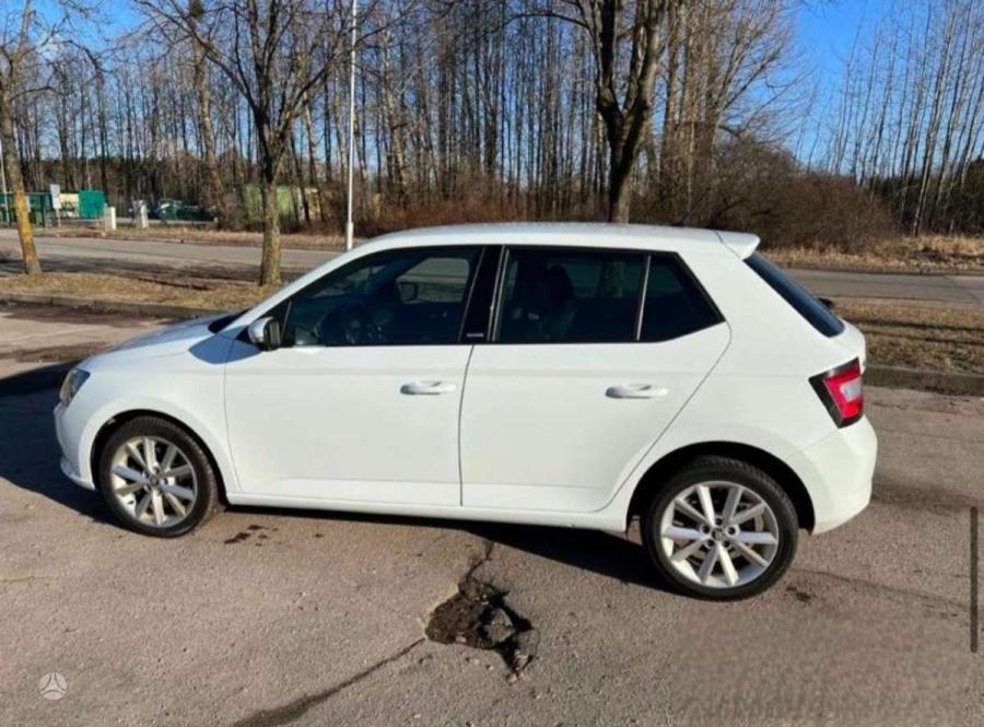 White Skoda Fabia 2017 in Vilnius, with an engine capacity of 1.42 L and mileage of 244 thousand km for 5989 €, photo 15 on AUTOMOTO.COM.LV