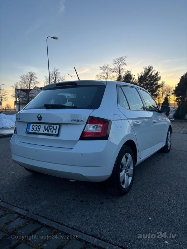 White Skoda Fabia 2017 in Kuressaare, with an engine capacity of 1.20 L and mileage of 84 thousand km for 6500 €, photo 6 on AUTOMOTO.COM.LV
