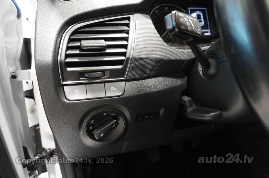 White Skoda Fabia 2017 in Tallinn, with an engine capacity of 1.00 L and mileage of 161 thousand km for 6900 €, photo 14 on AUTOMOTO.COM.LV