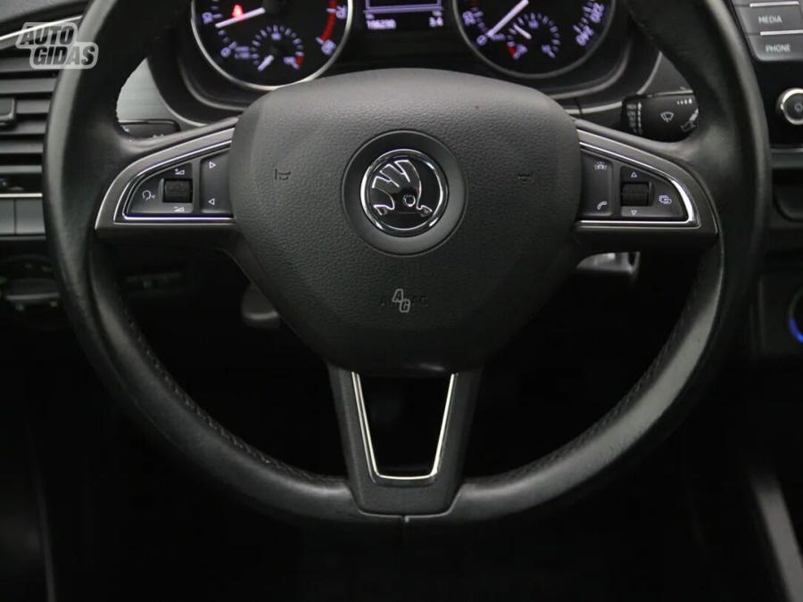 Balts Skoda Fabia 2017 Viļņa, ar dzinēja tilpumu 1.20 L un nobraukumu 196 tūkst. km par 6899 €, foto 19 vietnē AUTOMOTO.COM.LV