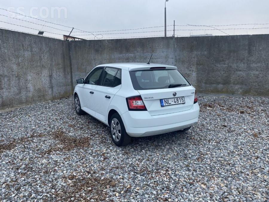 Balts Skoda Fabia 2017 Rīga, ar dzinēja tilpumu 1.40 L un nobraukumu 265 tūkst. km par 3990 €, foto 4 vietnē AUTOMOTO.COM.LV