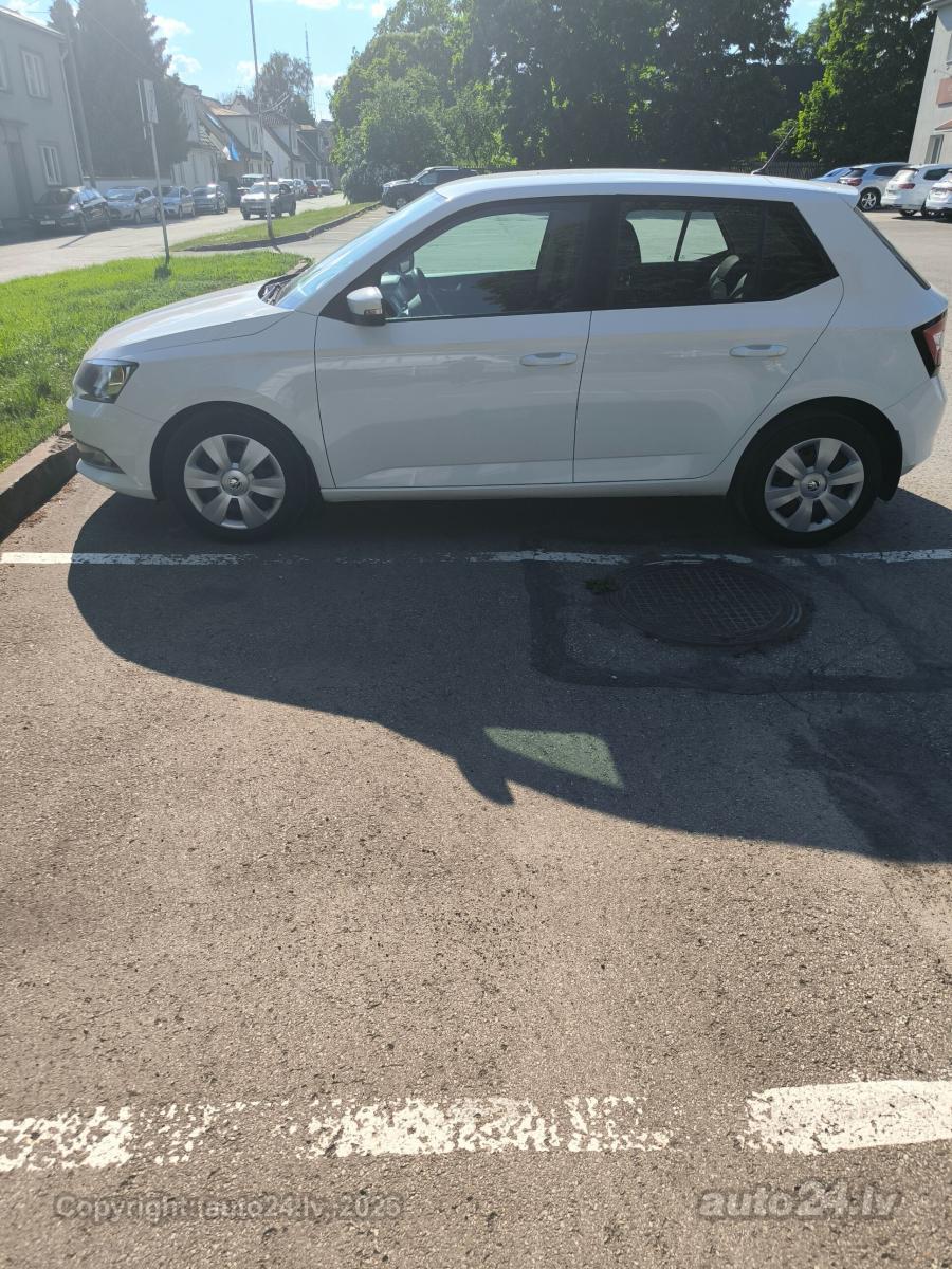 White Skoda Fabia 2017 in Tallinn, with an engine capacity of 1.40 L and mileage of 337 thousand km for 4000 €, photo 3 on AUTOMOTO.COM.LV