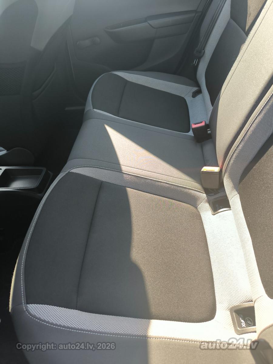White Skoda Fabia 2017 in Tallinn, with an engine capacity of 1.40 L and mileage of 337 thousand km for 4000 €, photo 8 on AUTOMOTO.COM.LV