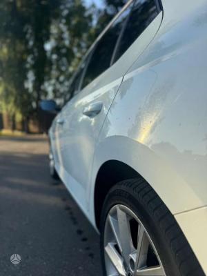 White Skoda Fabia 2017 in Vilnius, with an engine capacity of 1.42 L and mileage of 250 thousand km for 4950 €, photo 8 on AUTOMOTO.COM.LV