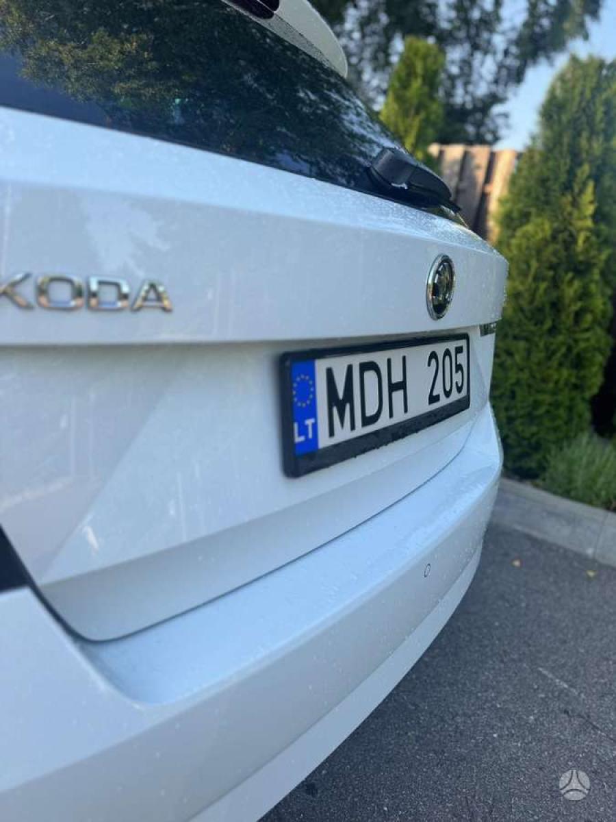 White Skoda Fabia 2017 in Vilnius, with an engine capacity of 1.42 L and mileage of 250 thousand km for 4950 €, photo 10 on AUTOMOTO.COM.LV