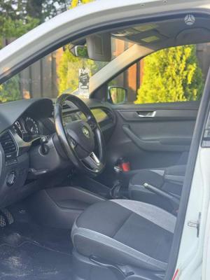 White Skoda Fabia 2017 in Vilnius, with an engine capacity of 1.42 L and mileage of 250 thousand km for 4950 €, photo 11 on AUTOMOTO.COM.LV