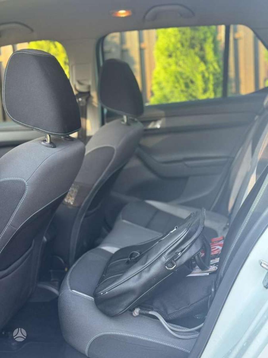 White Skoda Fabia 2017 in Vilnius, with an engine capacity of 1.42 L and mileage of 250 thousand km for 4950 €, photo 12 on AUTOMOTO.COM.LV