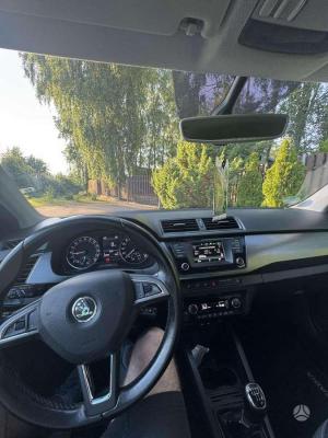 White Skoda Fabia 2017 in Vilnius, with an engine capacity of 1.42 L and mileage of 250 thousand km for 4950 €, photo 18 on AUTOMOTO.COM.LV