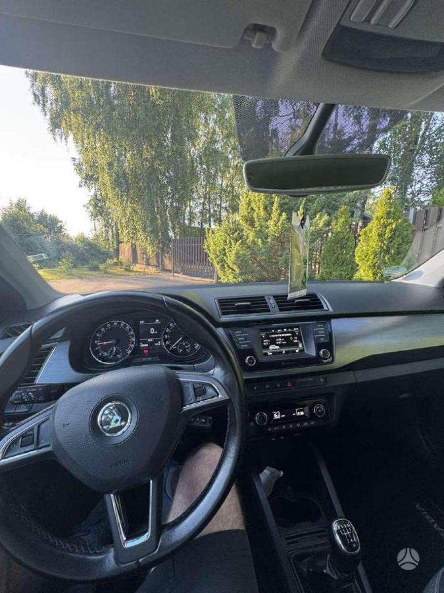 White Skoda Fabia 2017 in Vilnius, with an engine capacity of 1.42 L and mileage of 250 thousand km for 4950 €, photo 18 on AUTOMOTO.COM.LV