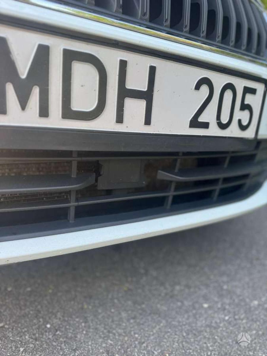 White Skoda Fabia 2017 in Vilnius, with an engine capacity of 1.42 L and mileage of 250 thousand km for 4950 €, photo 20 on AUTOMOTO.COM.LV