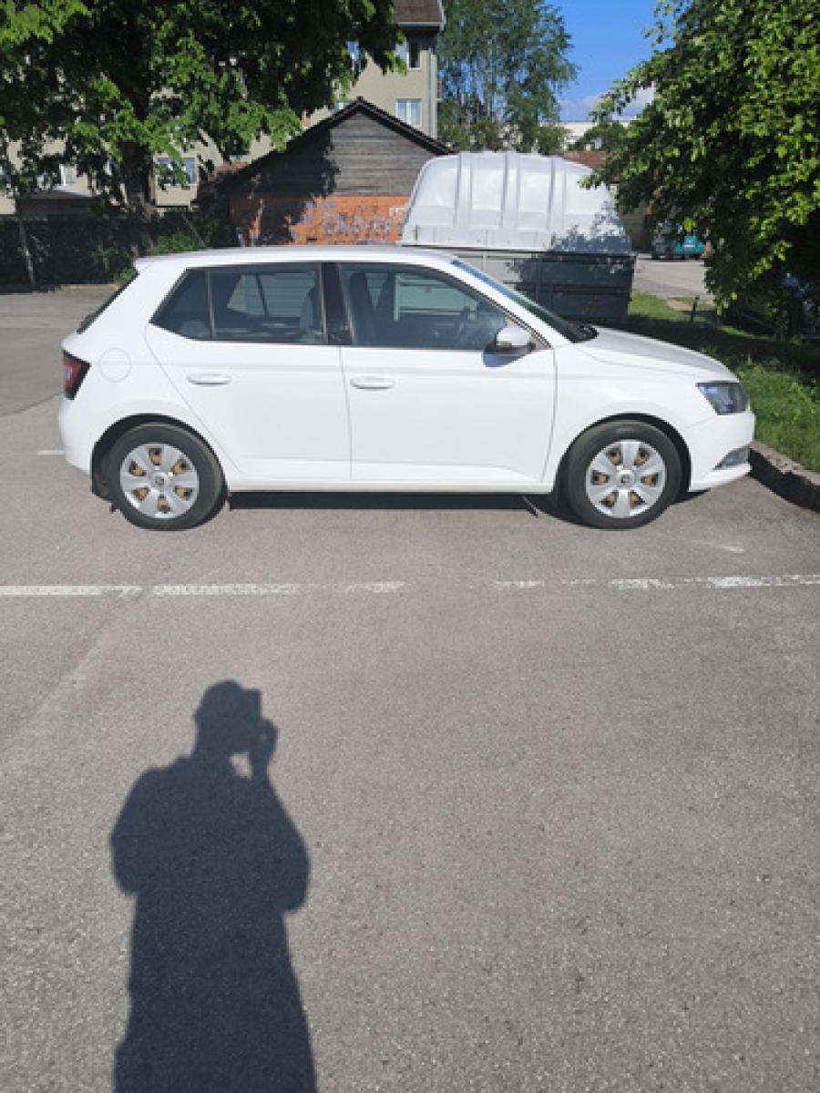 White Skoda Fabia 2017 in Tartu, with an engine capacity of 1.40 L and mileage of 337 thousand km for 4000 €, photo 4 on AUTOMOTO.COM.LV