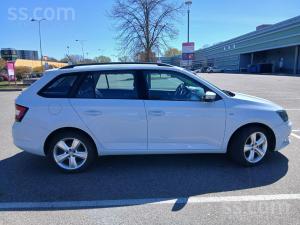 White Skoda Fabia 2018 in Riga, with an engine capacity of 1.00 L and mileage of 204 thousand km for 6800 €, photo 8 on AUTOMOTO.COM.LV