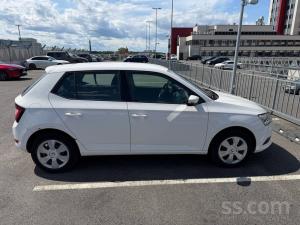 Белый Шкода Фабия 2018 в Рига, объемом двигателя 1.00 л и пробегом 108 тыс. км за 6100 €, фото 3 на AUTOMOTO.COM.LV