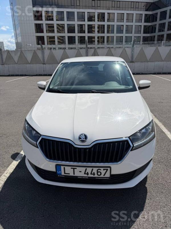 Skoda Fabia 2018 in Riga on AUTOMOTO.COM.LV White Skoda Fabia 2018 in Riga, with an engine capacity of 1.00 L and mileage of 108 thousand km for 6100 €, photo 7 on AUTOMOTO.COM.LV