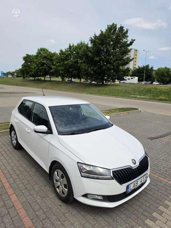 White Skoda Fabia 2019 in Jonava, with an engine capacity of 1.00 L and mileage of 123 thousand km for 6900 €, photo 1 on AUTOMOTO.COM.LV